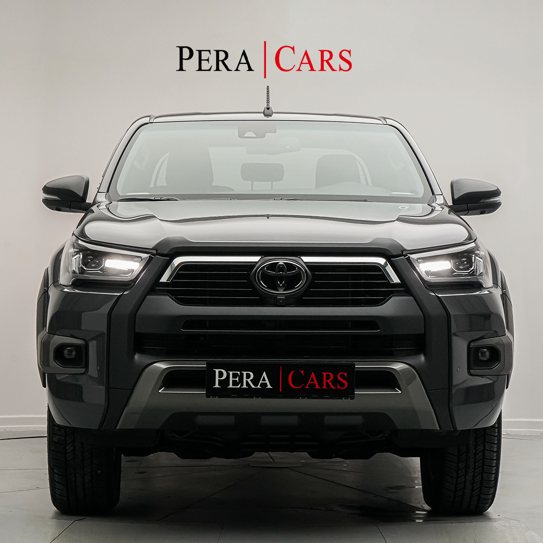 TOYOTA HILUX 2.4 INVICIBLE – Pera Cars