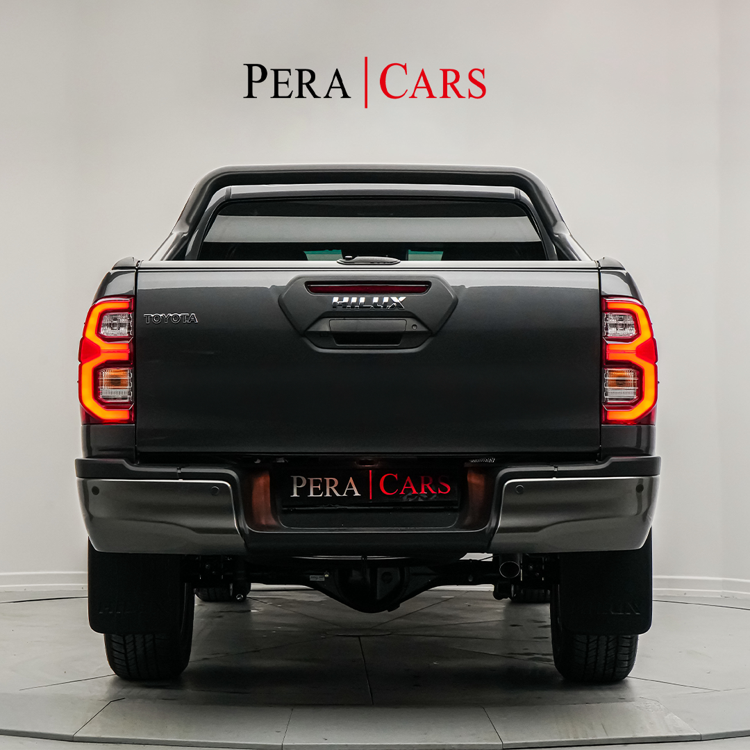 TOYOTA HILUX 2.4 INVICIBLE – Pera Cars