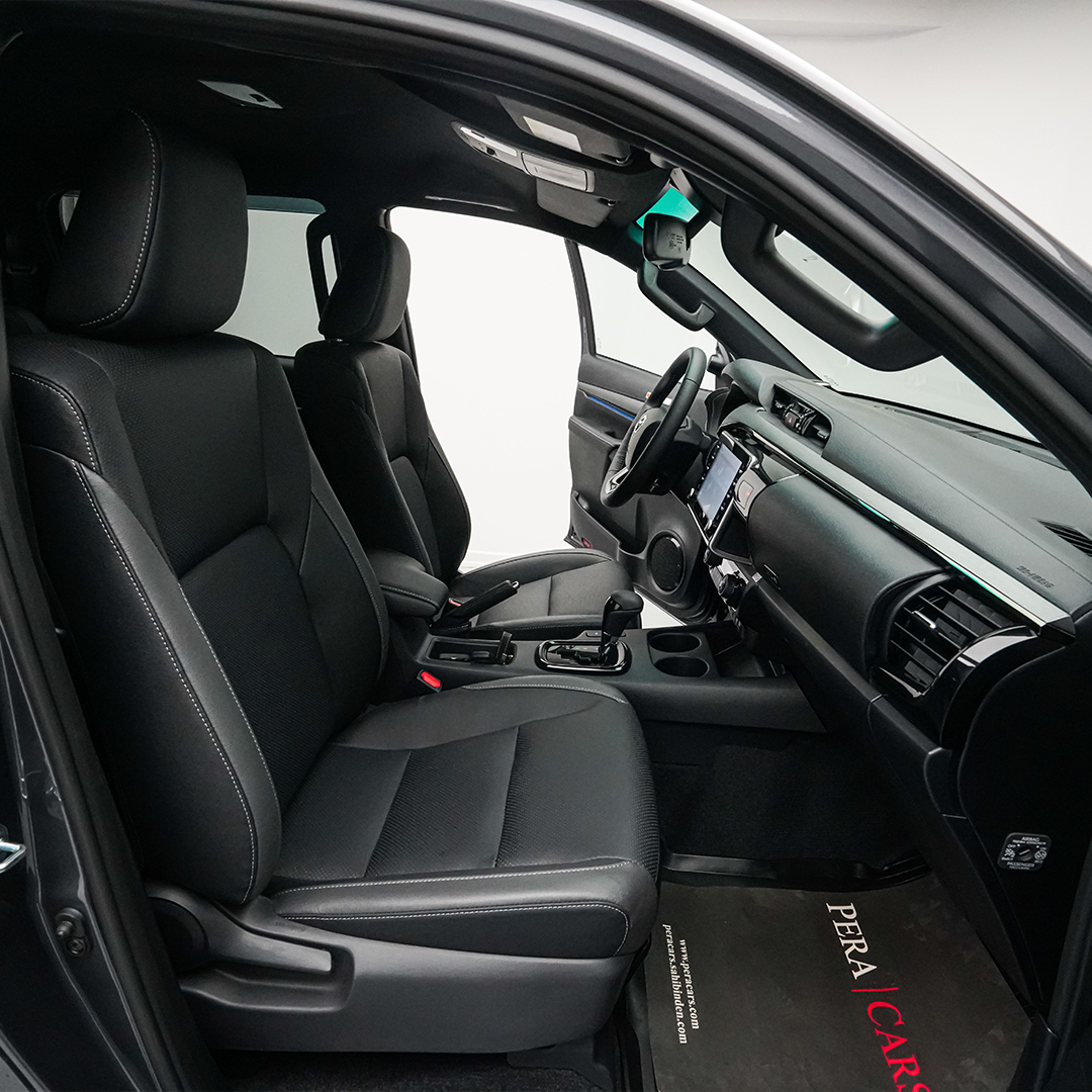 TOYOTA HILUX 2.4 INVICIBLE – Pera Cars