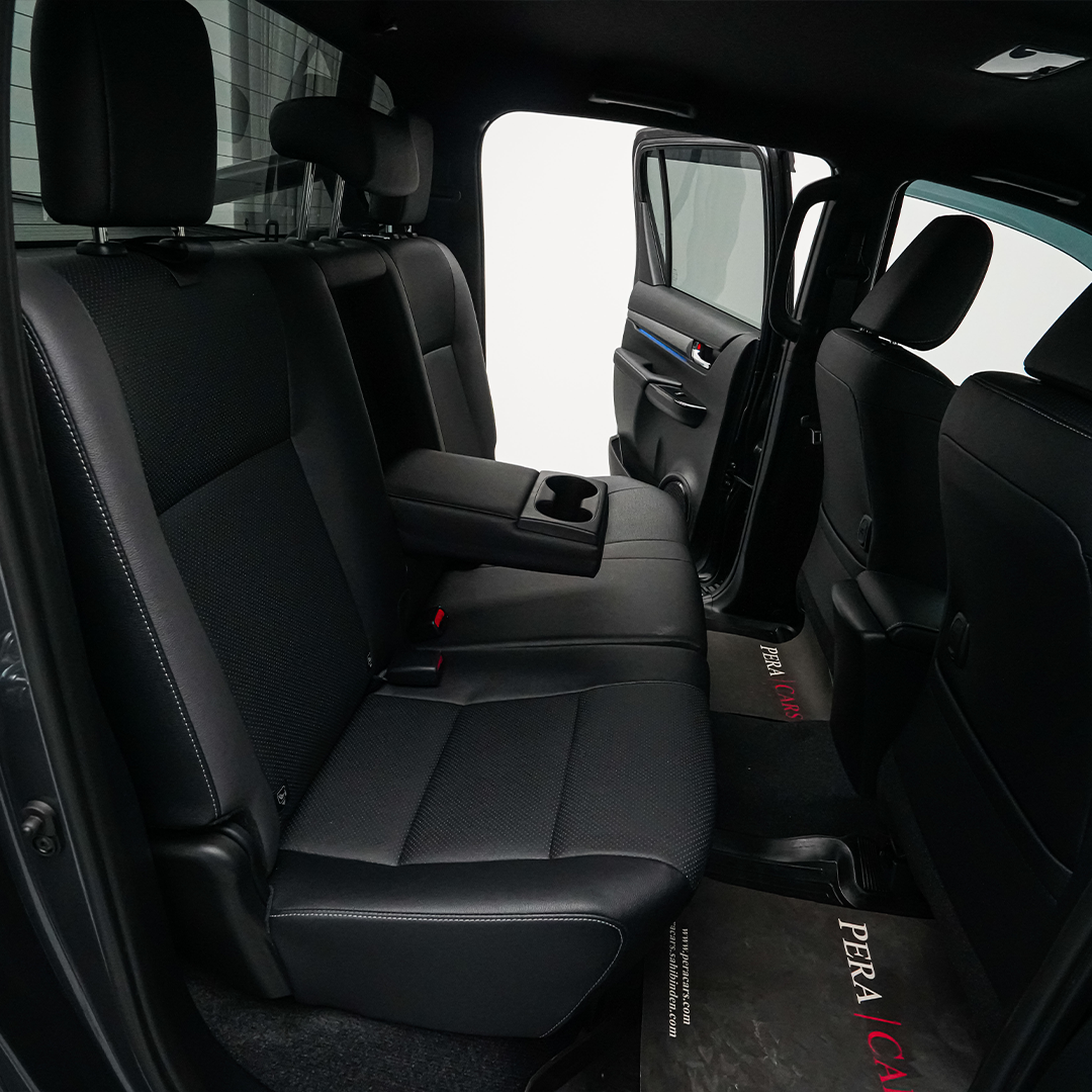 TOYOTA HILUX 2.4 INVICIBLE – Pera Cars